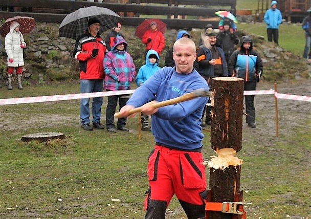 Dukelský dřevorubec - Turistická oblast Beskydy Valašsko | ubytování ...